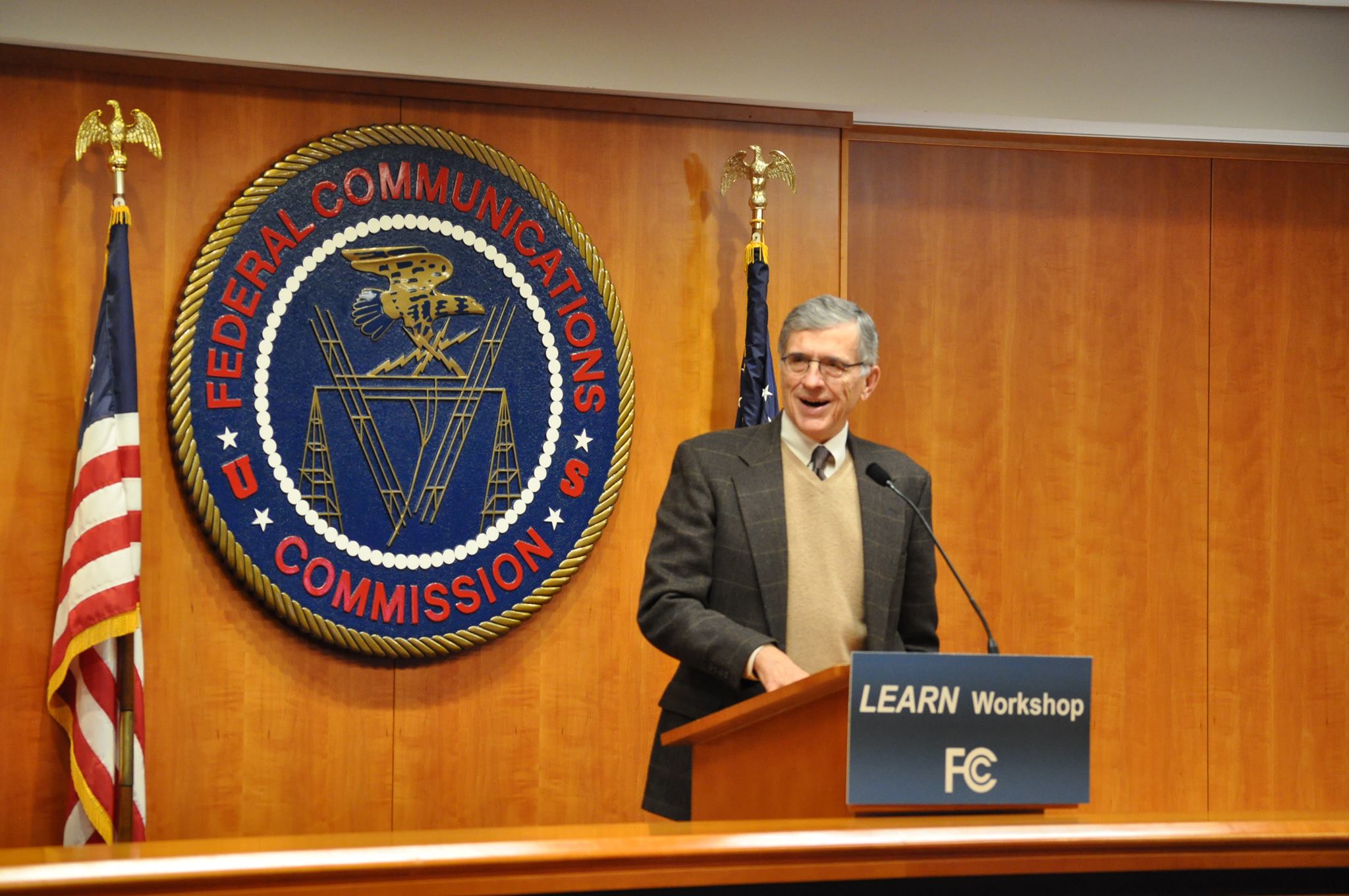 FCC Calls For Unlocked Cellphones